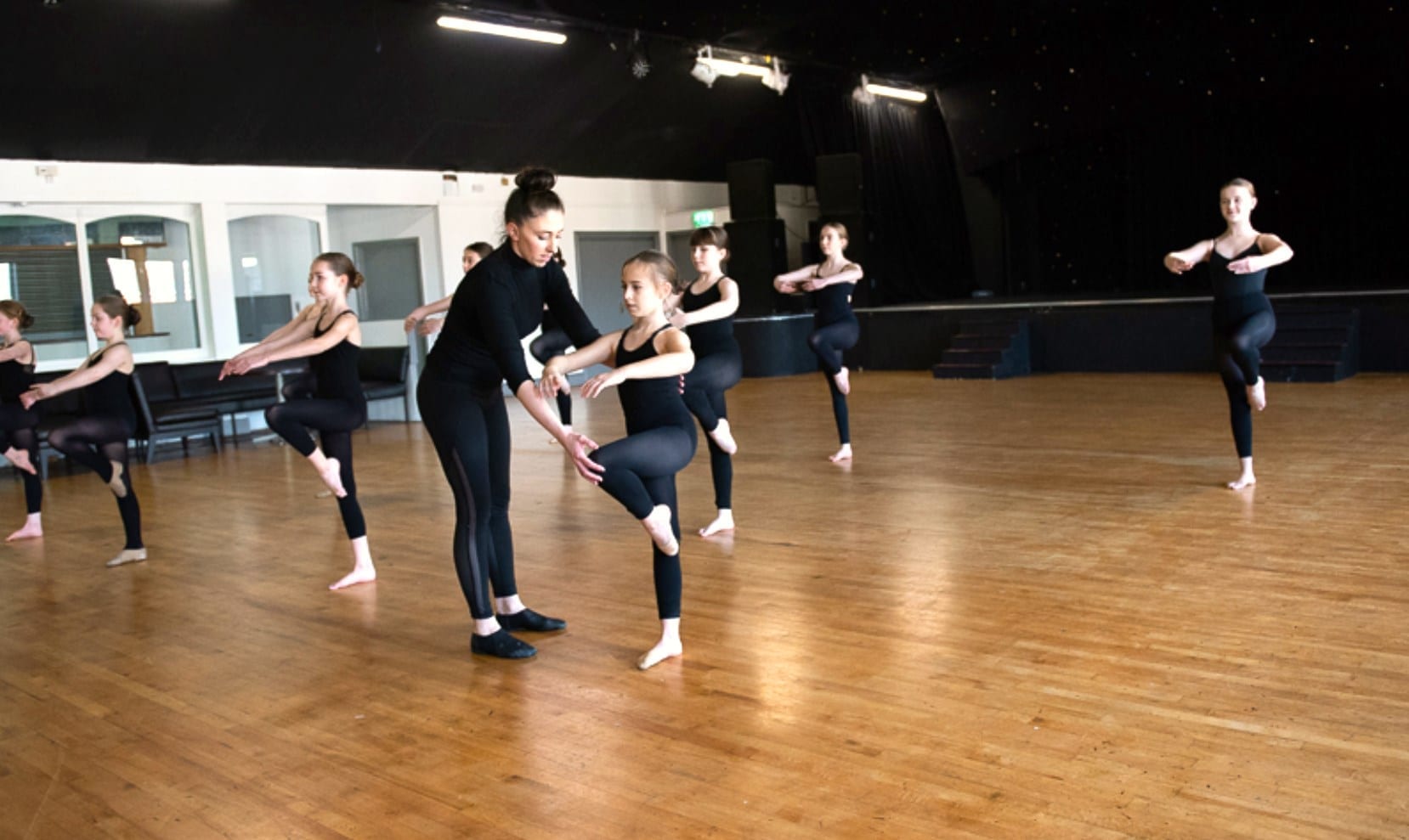 Tiktok dances you MUST KNOW! | AVR Dance